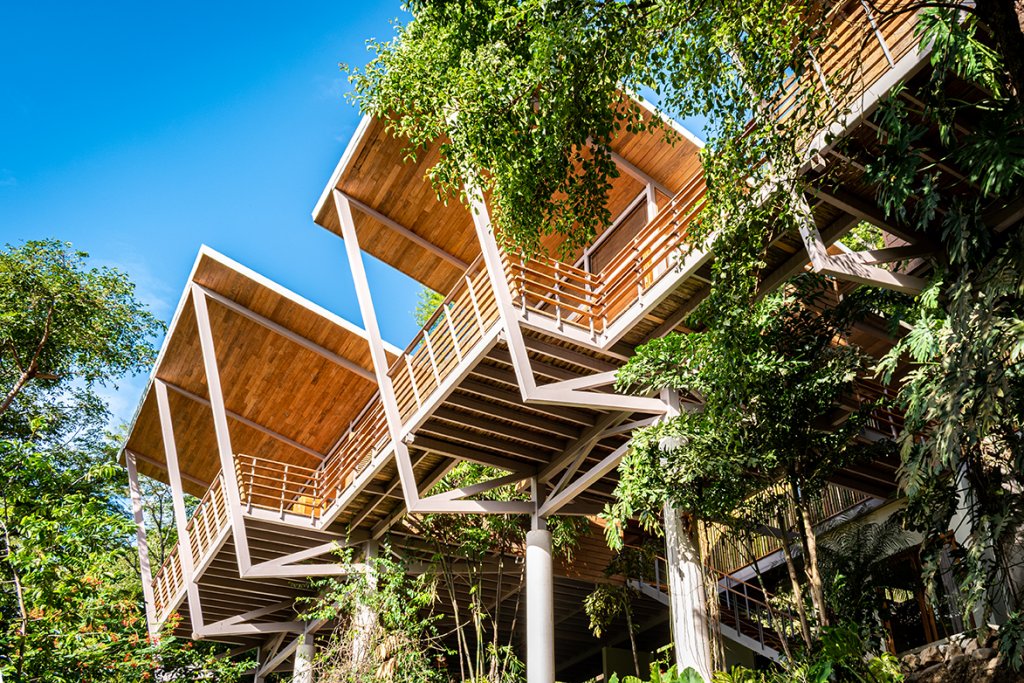 Sustainable Tropical Architecture | Casa Flotana by Studio Saxe