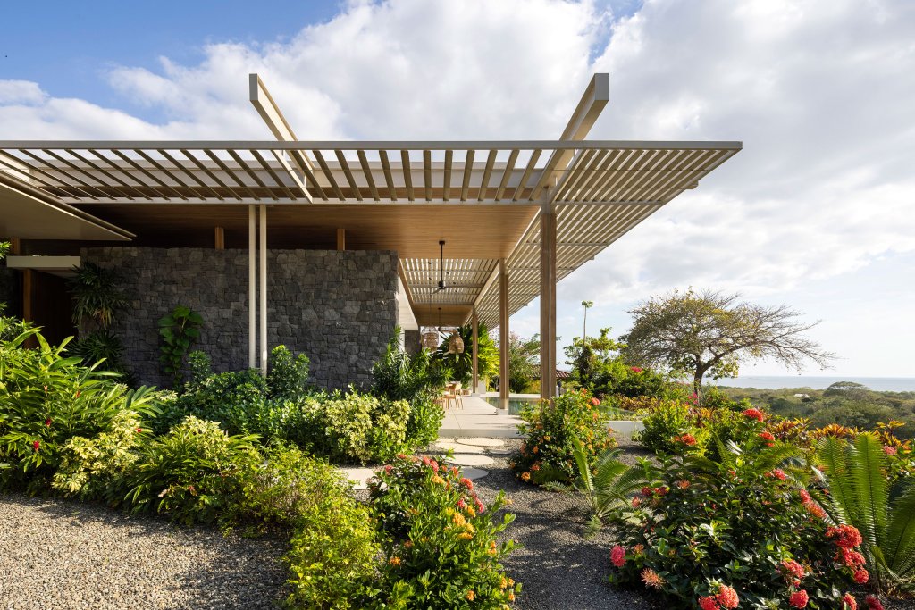 Studio Saxe Unveils Pergola House - StudioSaxe